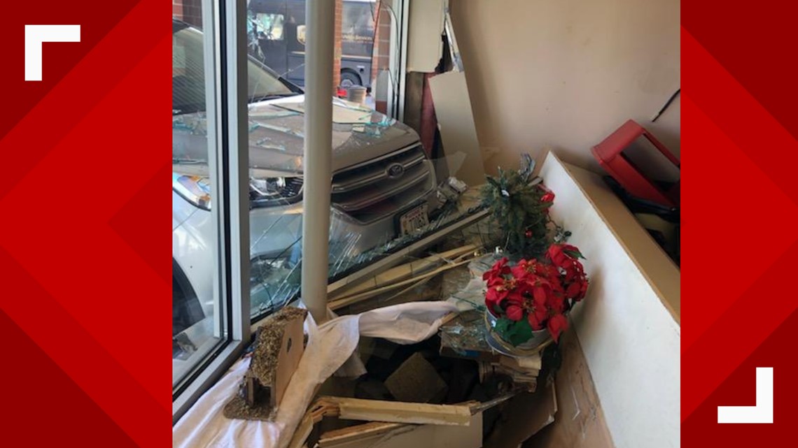 Car crashes into Mister Bagel in South Portland | newscentermaine.com