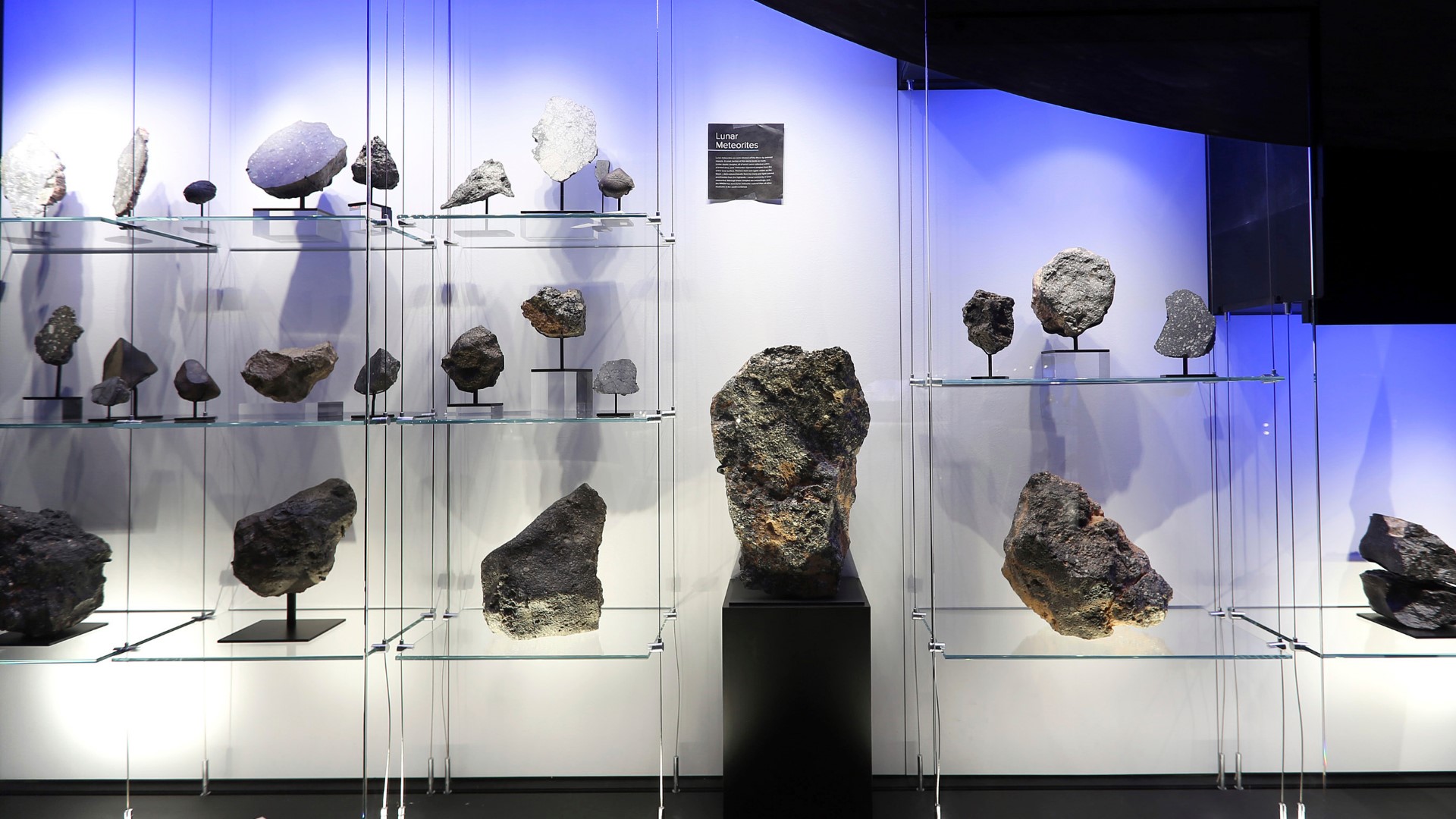 Gemstones, lunar meteorites showcased at new museum in Maine ...