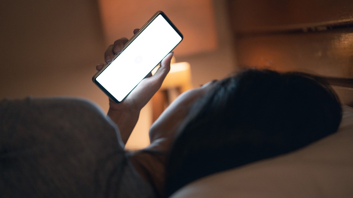 Teenagers vs. sleep: How screen time is getting in the way ...