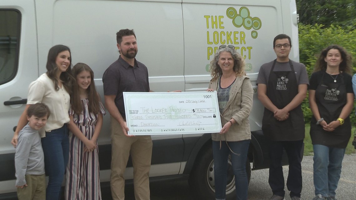 Mariners' Armstrong makes donation to the Locker Project ...