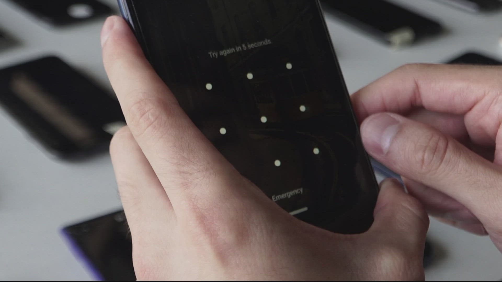 Police auction cell phones could lead to identity thefts ...